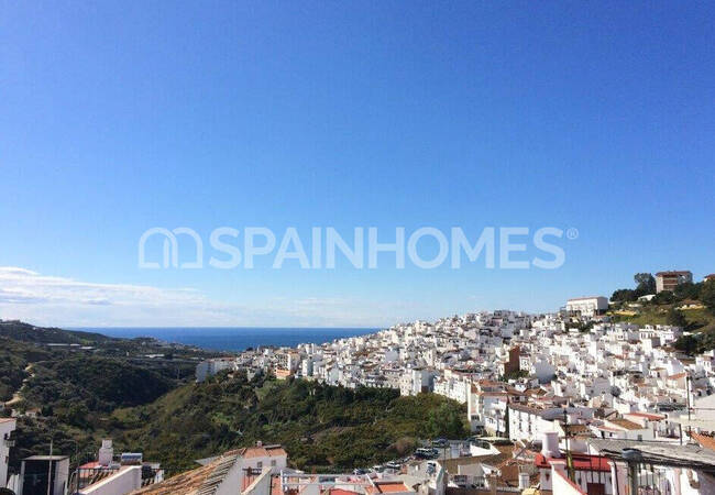 Stunning Townhouse with Rooftop Terrace in Torrox