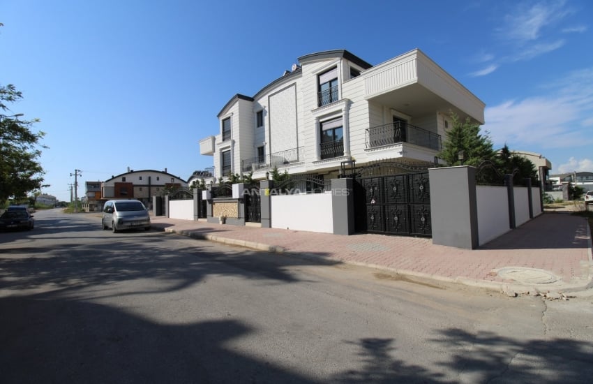 Ready-to-Move Triplex Semi-Detached House in Antalya Guzeloba