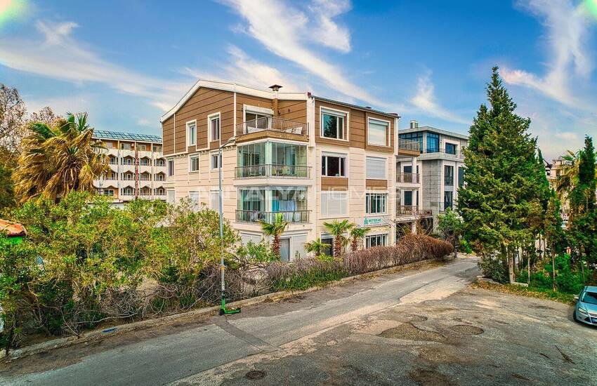 Antalya Lara'da Eşyalı Deniz Manzaralı Dubleks Daire