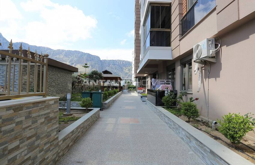 Apartment for Sale in a Complex Close to the Beach in Antalya