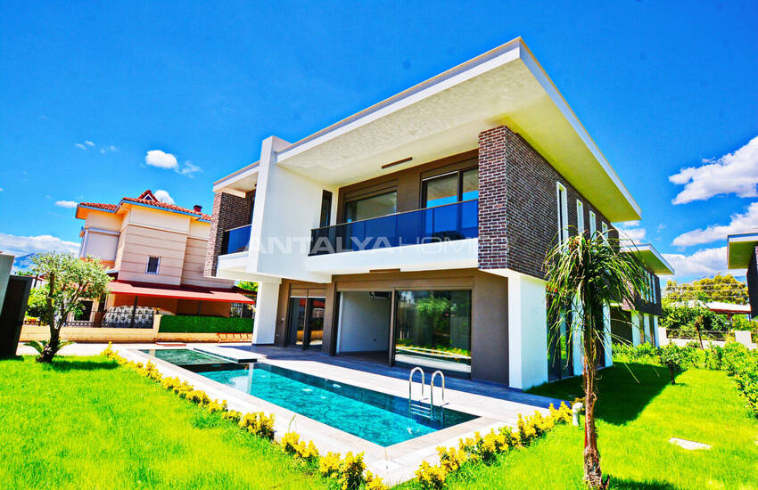 Hus med Pool och Smarta Hemsystem i Antalya Dosemealti