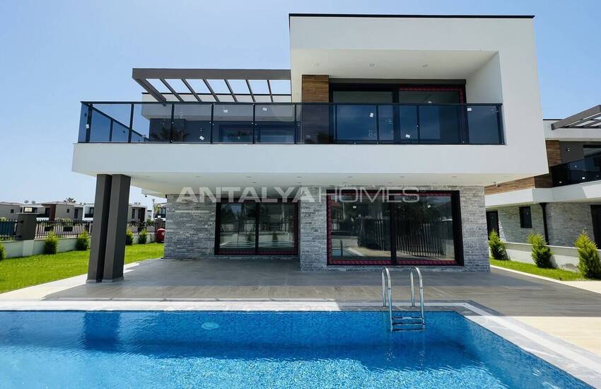 Detached House Near the Sea in Kemer Antalya