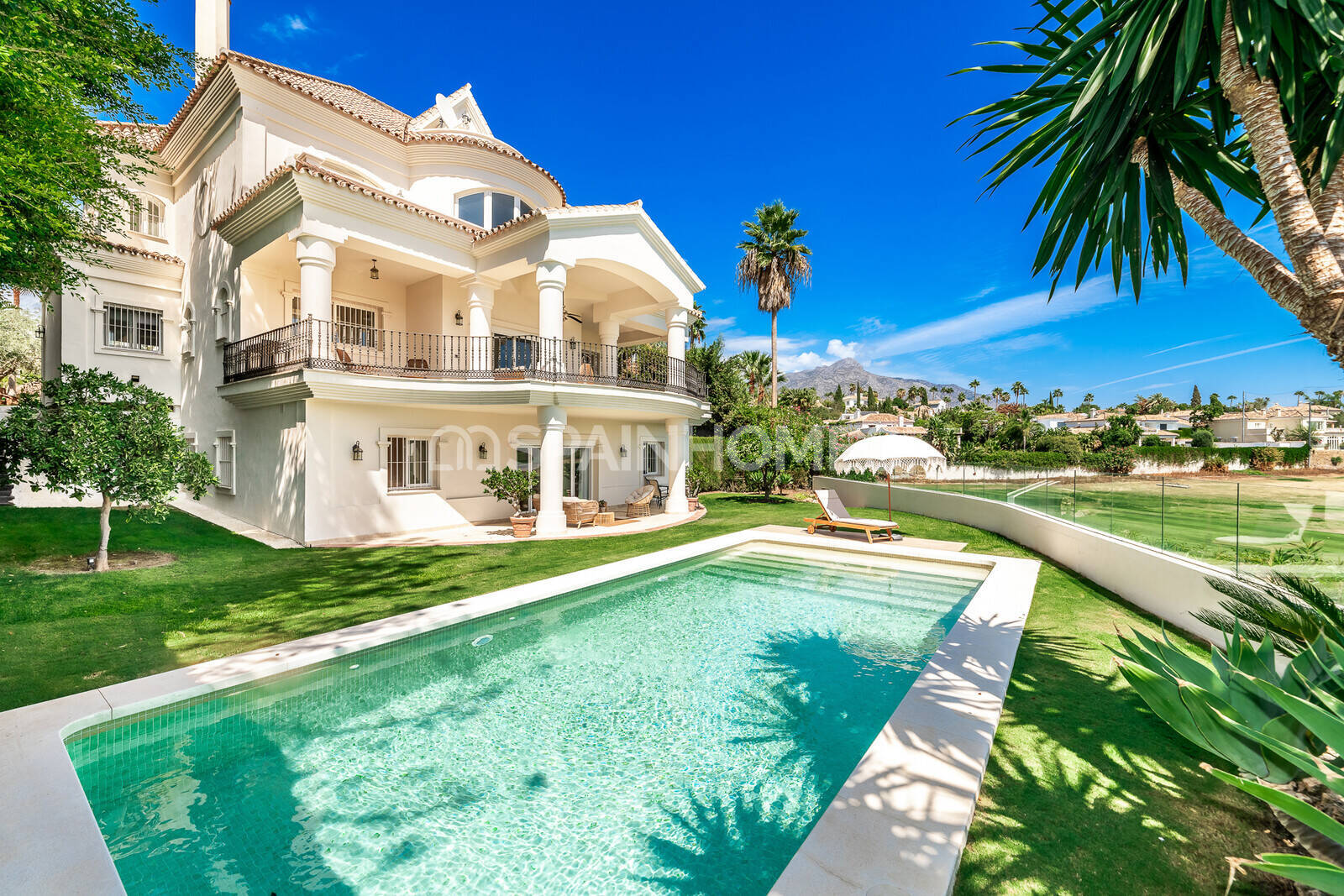 Frontlinjen Golf Hus nära Puerto Banus i Marbella