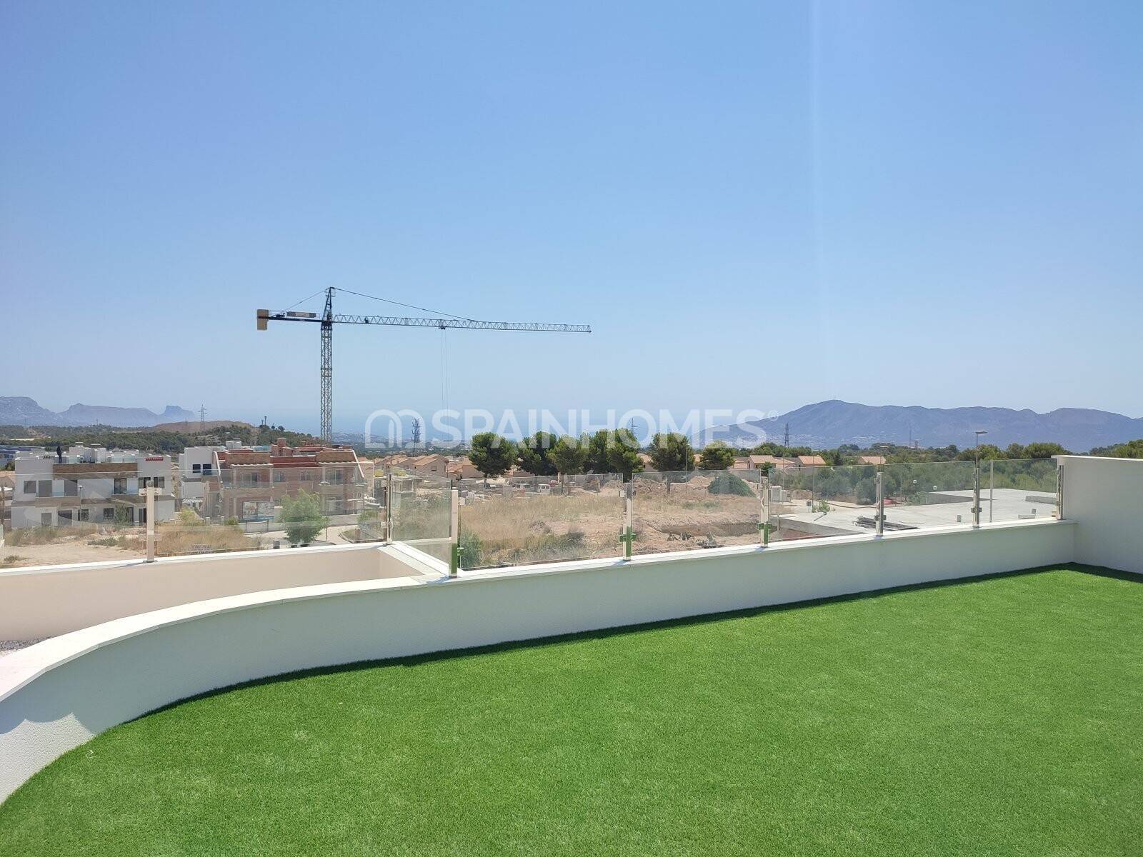 Sea View Villas with Gardens and Solariums in Polop Alicante