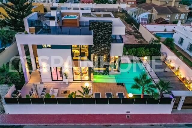 Luxurious Detached Villas with Private Pool in Torrevieja