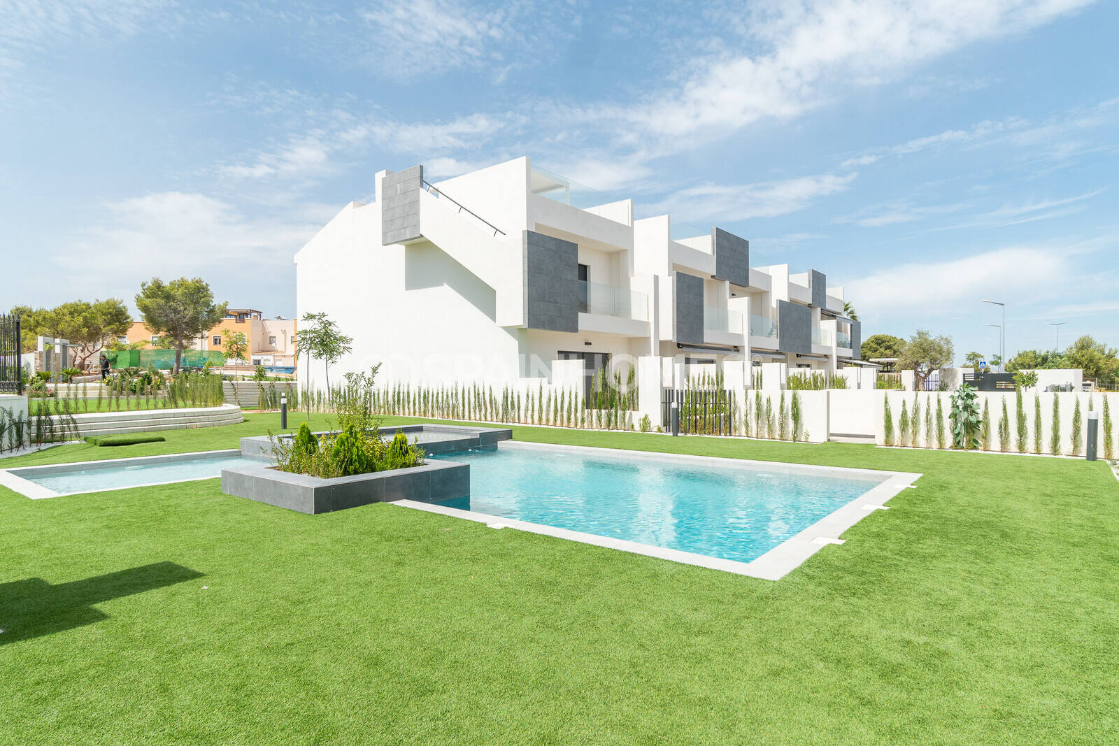 Flats in Complex with Pool in Popular Area of Torrevieja