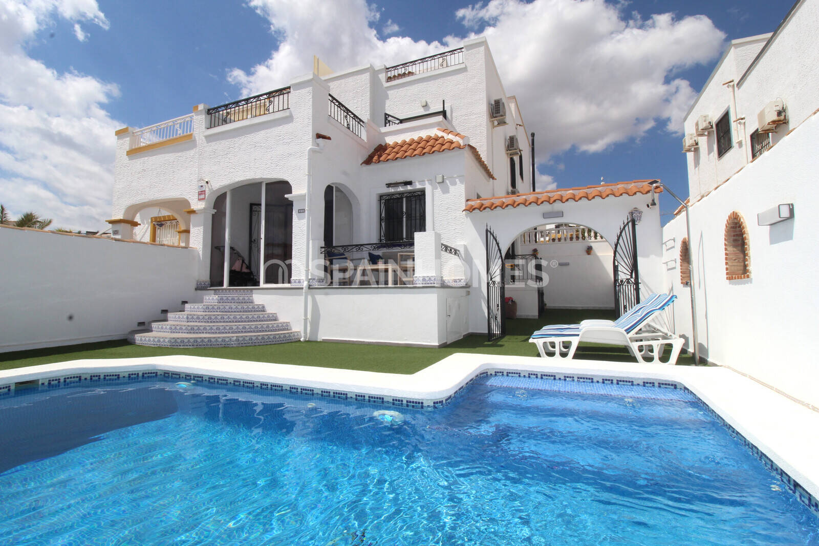Orihuela Costa'da Deniz Manzaralı 3 Odalı Villa