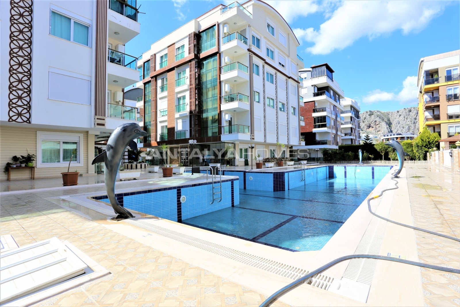Antalya Konyaaltı'nda Olanaklı Proje İçinde Eşyalı Daire