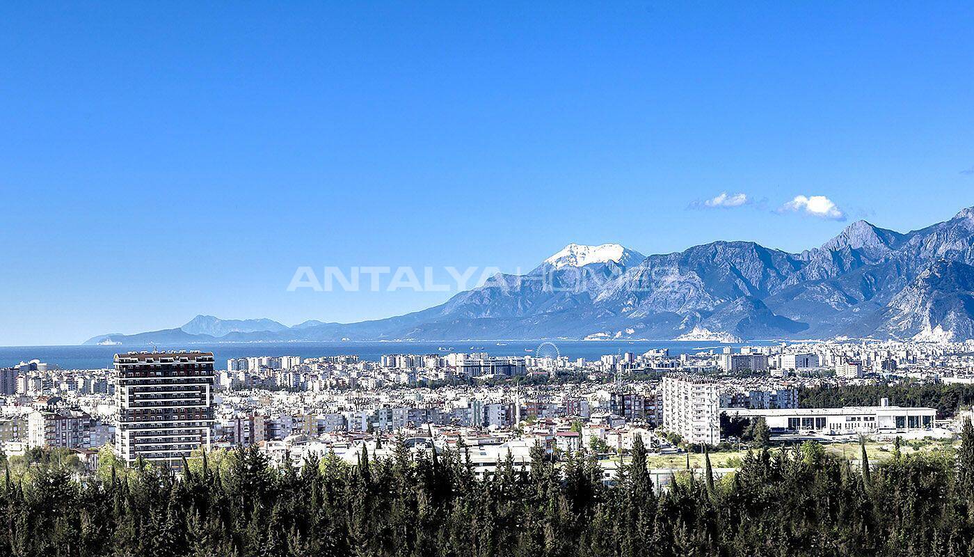 Apartments with Panoramic View in a Complex in Antalya Kepez