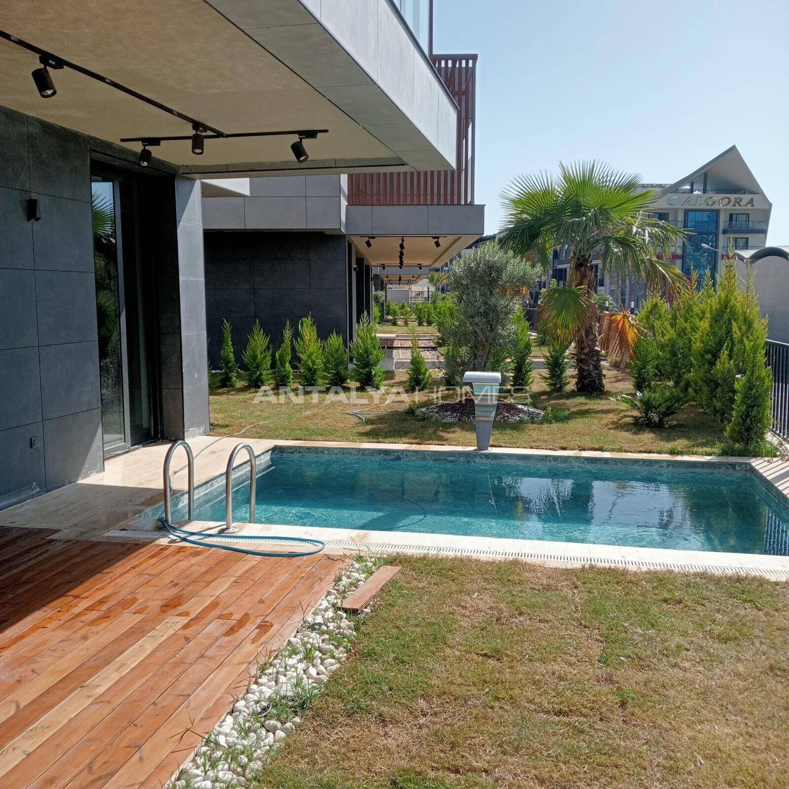 Elegante Häuser mit privaten Pools in Meeresnähe in Alanya