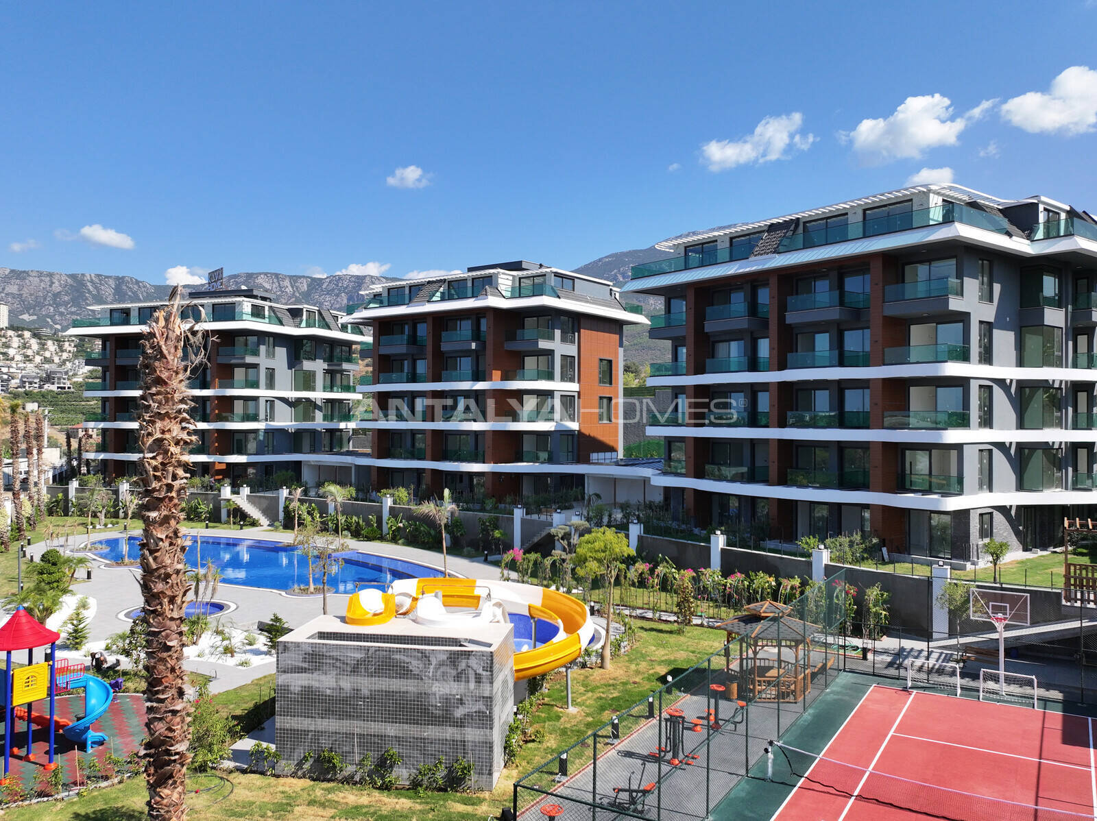 Real Estate with Stylish Design in Luxe Complex in Alanya