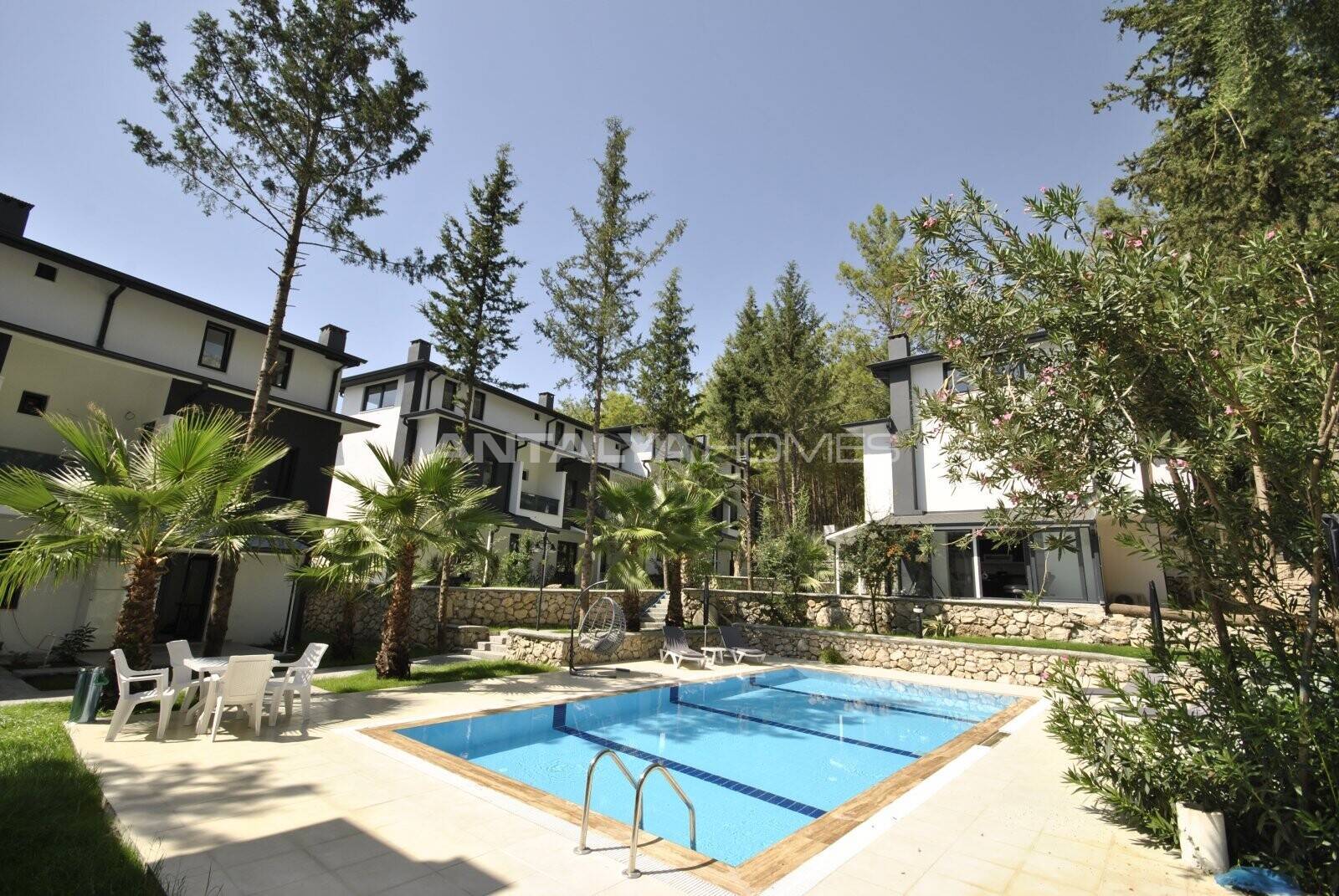 Kemer Beycik'te Doğa ile İç İçe Satılık Sıfır İkiz Villalar