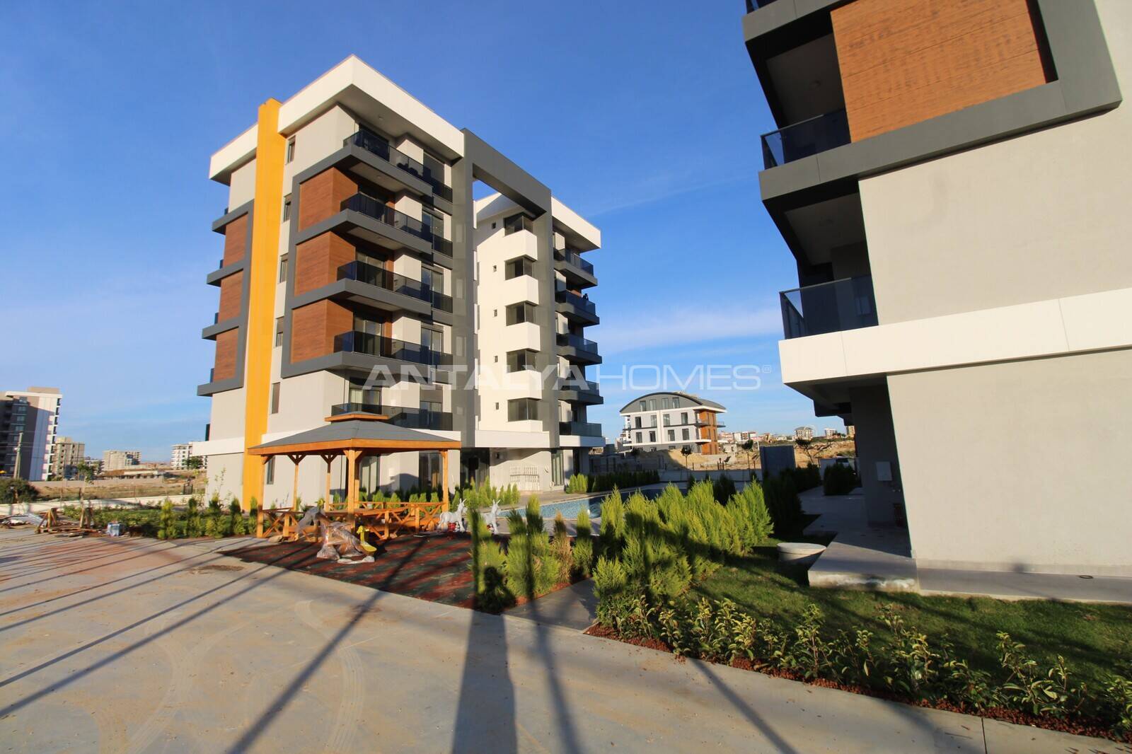 Zentral gelegene Wohnungen im Komplex in Antalya Altintas