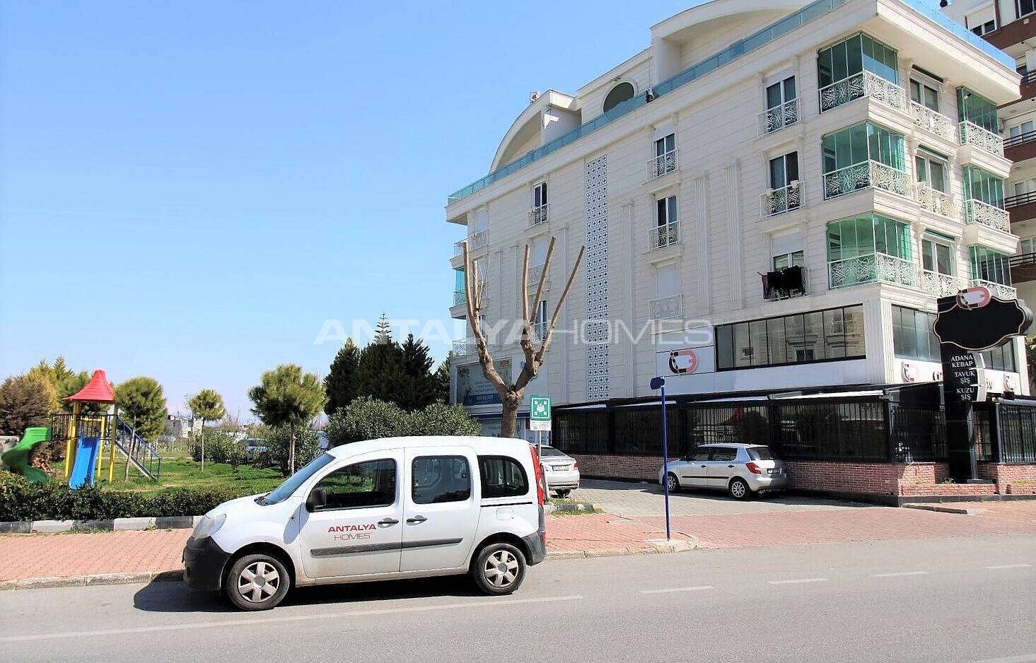 Antalya Lara'da Sosyal Olanaklara Yakın Lüks Dubleks Daire