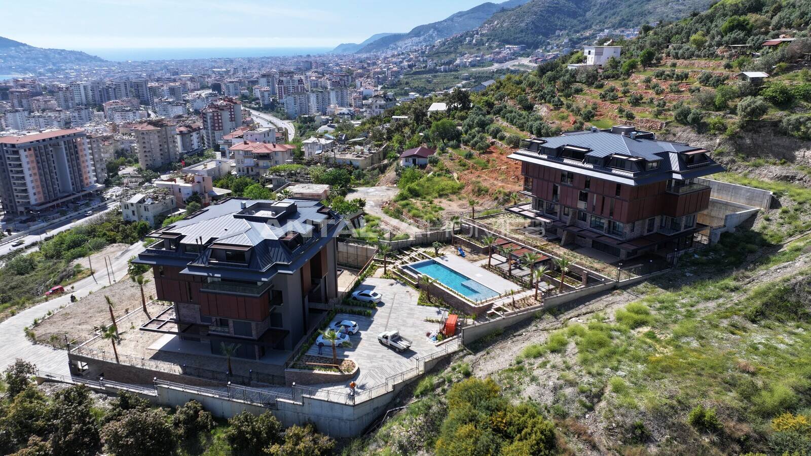 Chic Properties in a Complex with Pool in Cikcilli Alanya