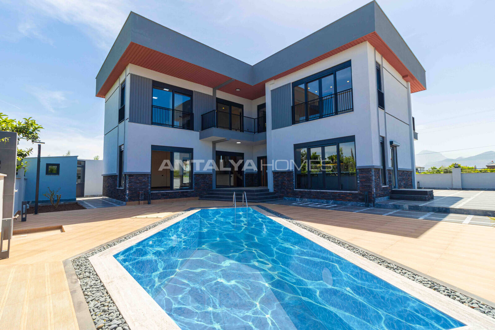 4-Bedroom House with Private Pool in Antalya Dosemealti