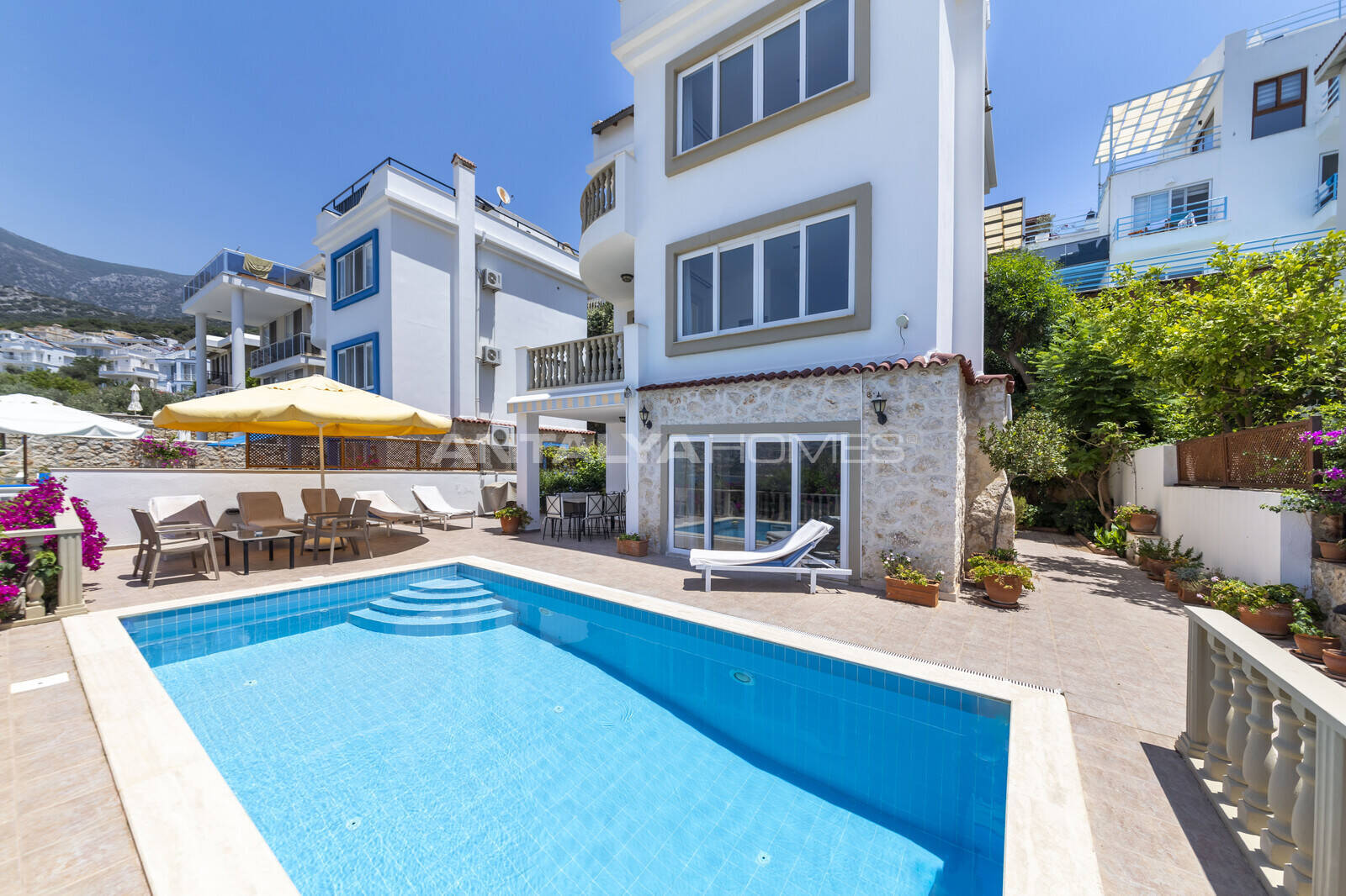 Huis met zeezicht en ruime woonruimtes in Kalkan Kas