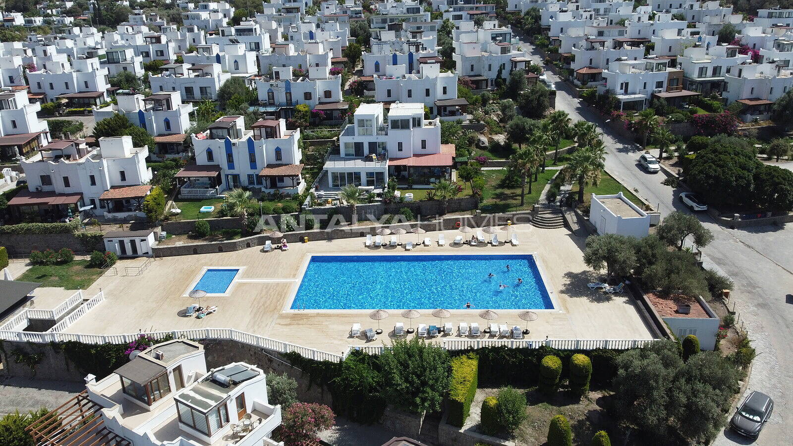 Bodrum Türkbükü'nde Özel Plajlı ve Havuzlu Site İçinde Villa