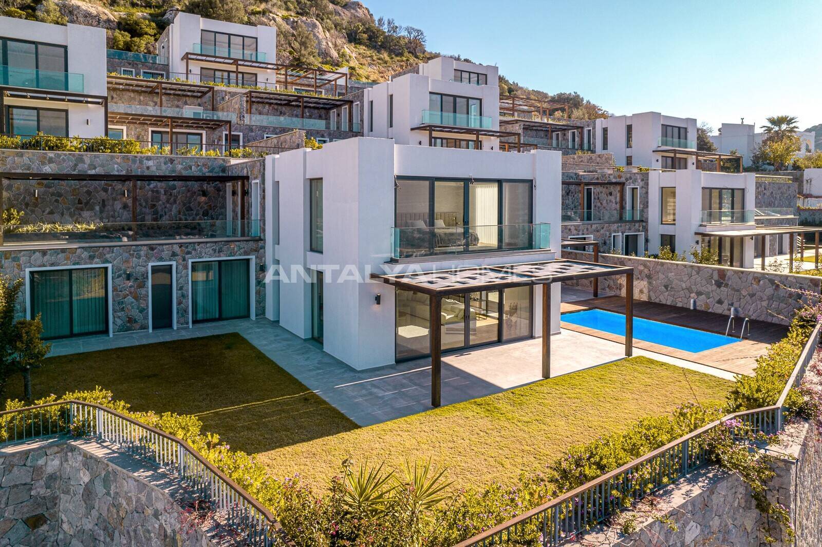 Luxe design vrijstaande huizen met zeezicht in Bodrum