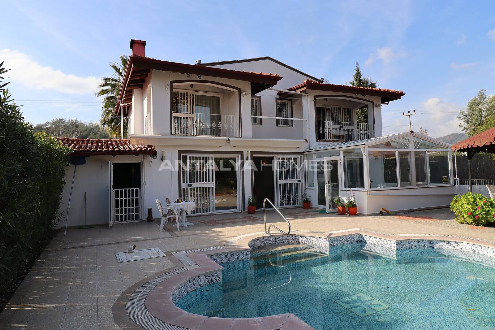 Fethiye Kargı'da Geniş Arsa İçerisinde Müstakil Villa