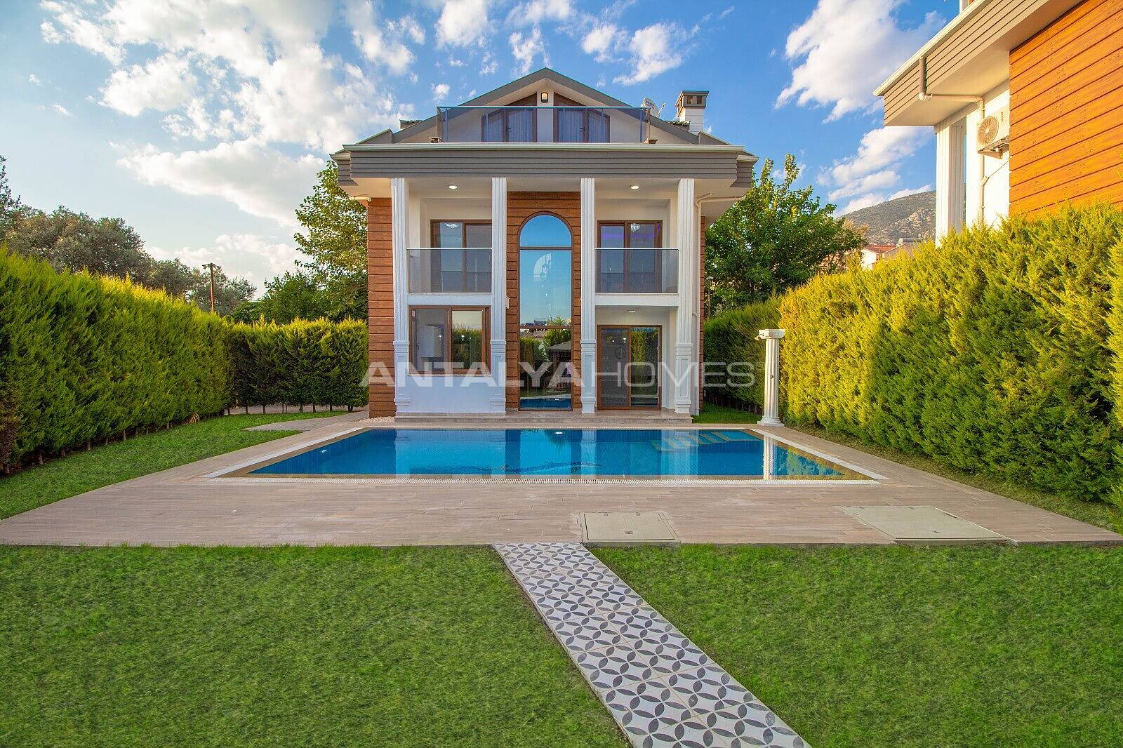 Fethiye Ölüdeniz'de Geniş Bahçe İçinde Özel Havuzlu Villa