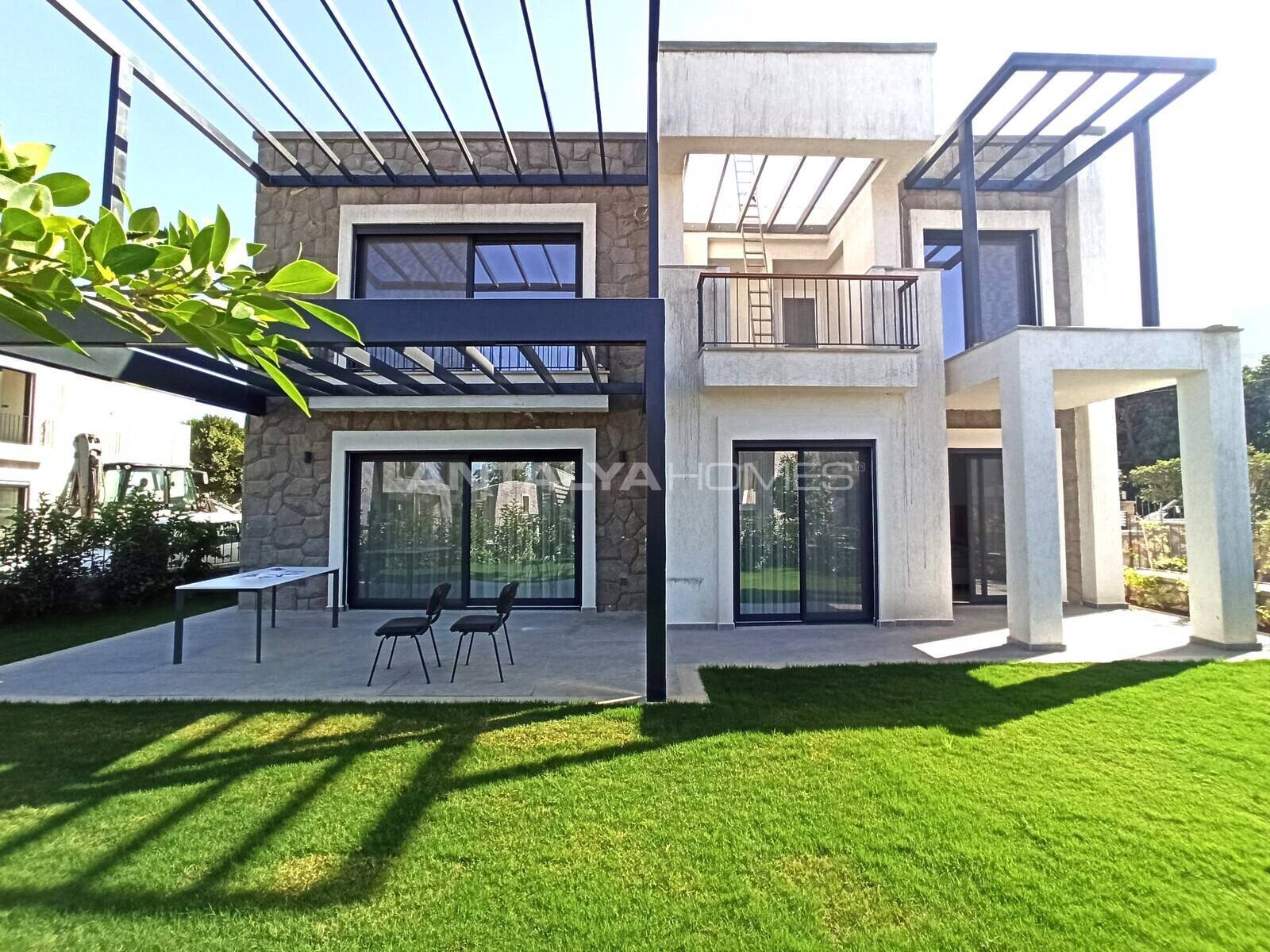 Bodrum Göltürkbükü'nde Havuzlu Sitede Satılık Daireler