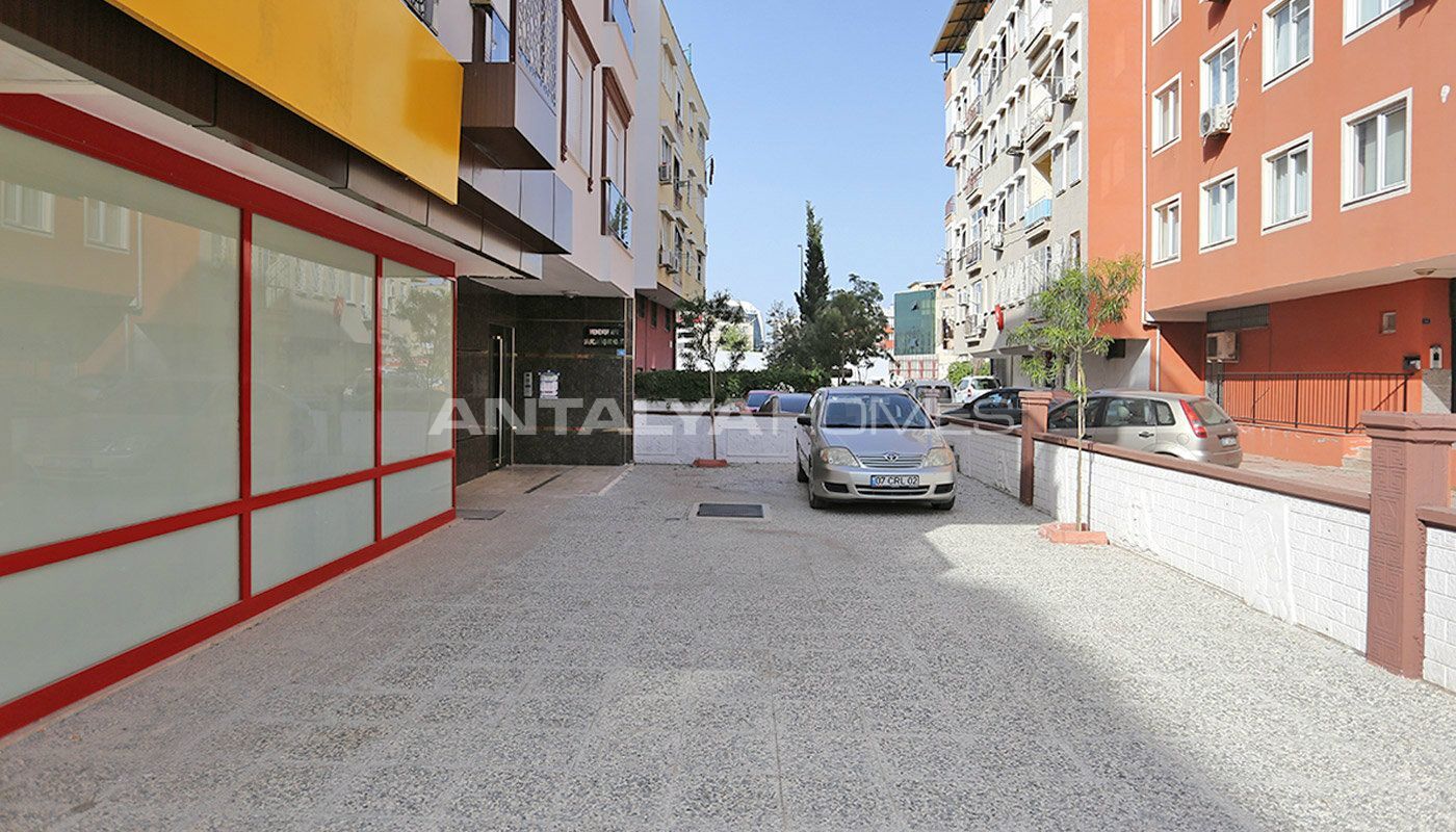 Centrally Located Flats Surrounded by Daily Amenities