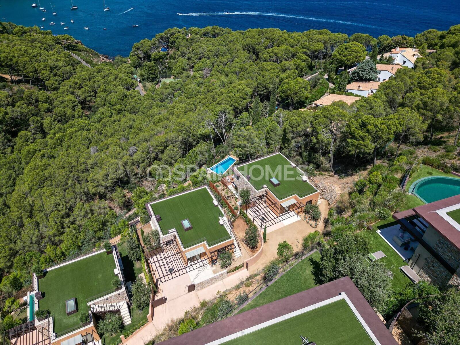 Costa Blanca Begur'da Plaja ve Golf Sahasına Yakın Konumda Villalar