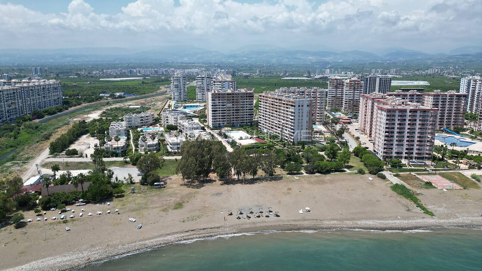 Erdemli'de Deniz Manzarasına Sahip Full Eşyalı Satılık Daire