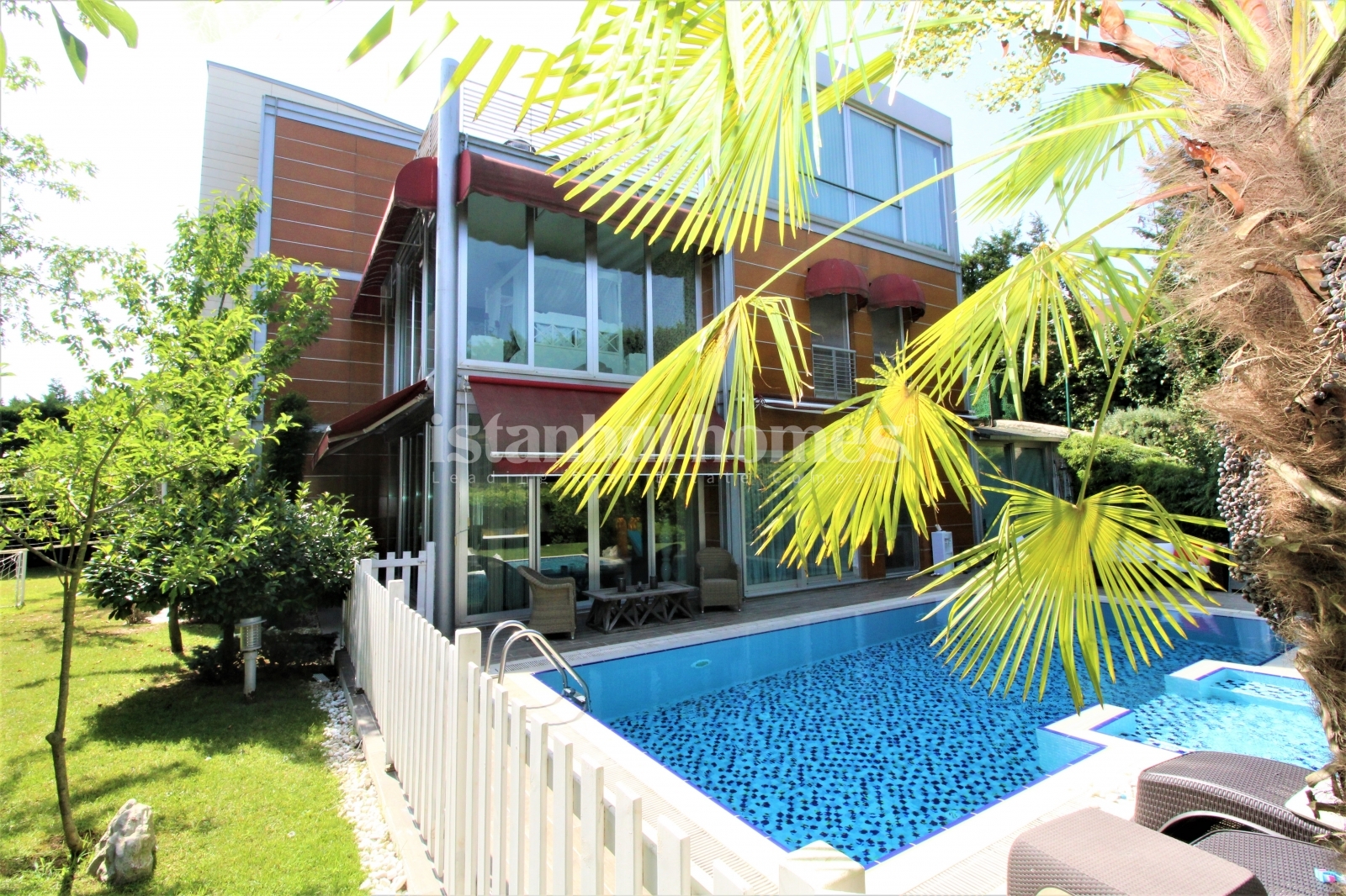 Detached Triplex Villa in a Complex Tuzla Tepeoren