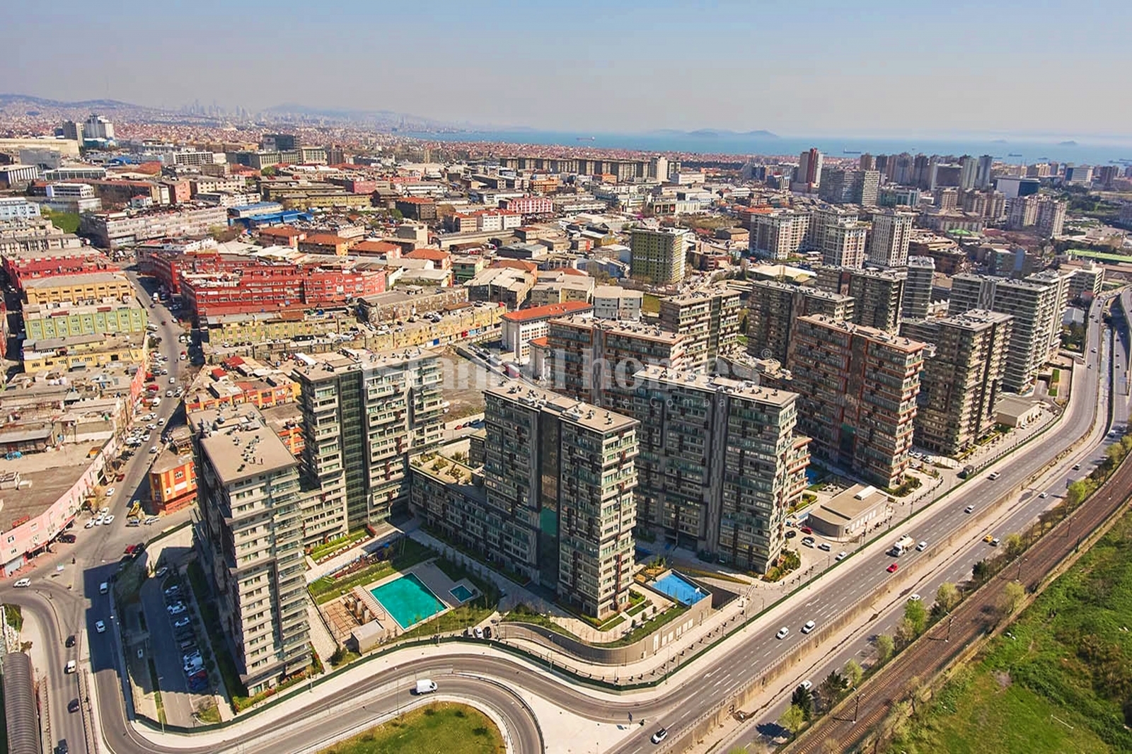 İstanbul Zeytinburnu'nda Metroya Çok Yakın Site İçinde Daire