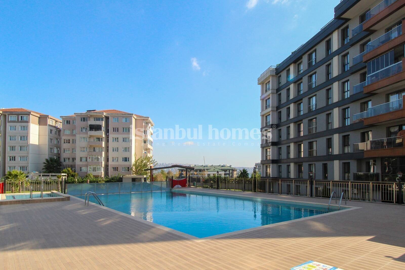 Apartment with En-Suite Bathroom in Dia Bella Complex in Buyukcekmece