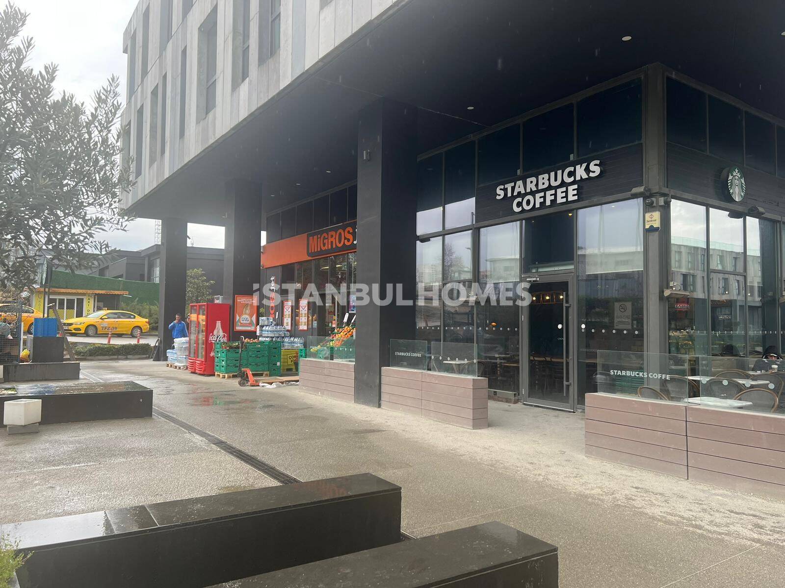 Commercial Property in Istanbul Bagcilar with Market Tenant