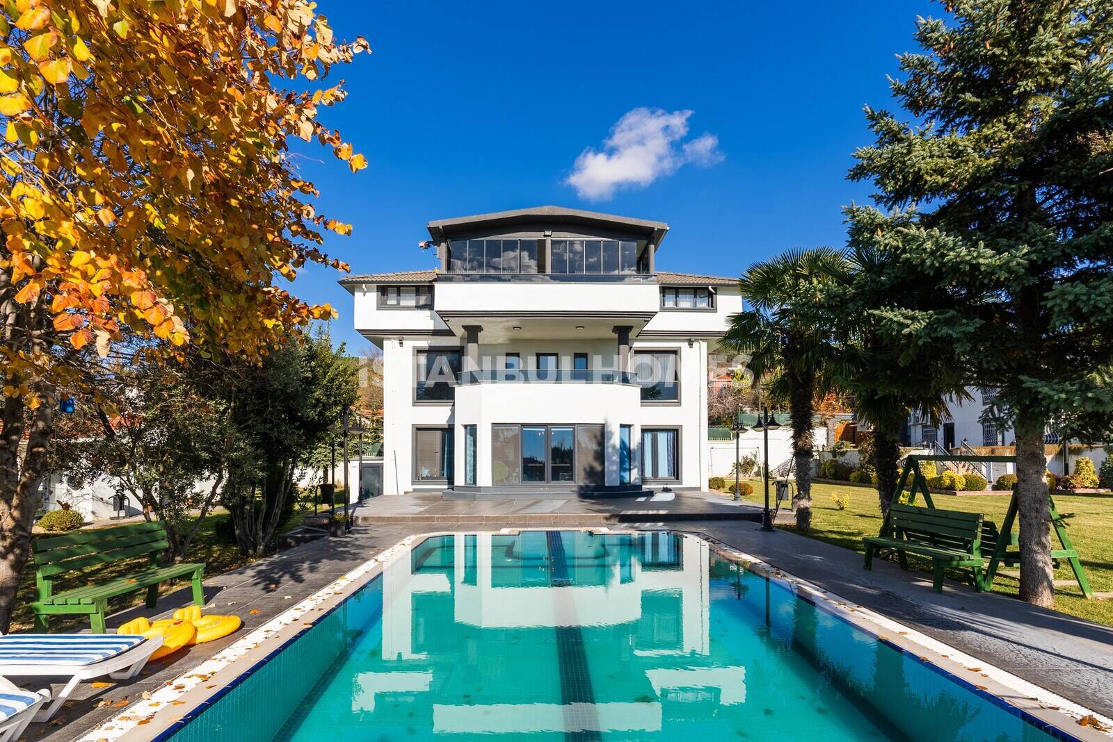 Stunning Homes with Private Pool and Garden in Istanbul Çatalca