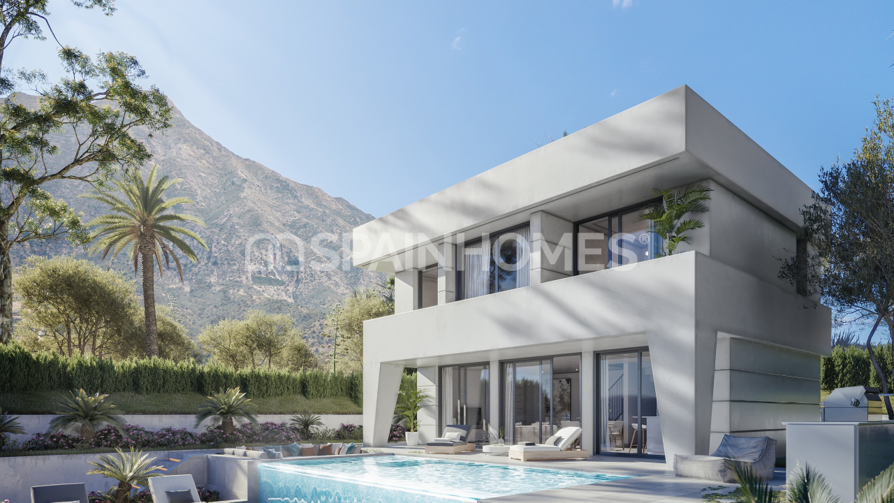 Detached Villas Close to Amenities and the Beach in Manilva