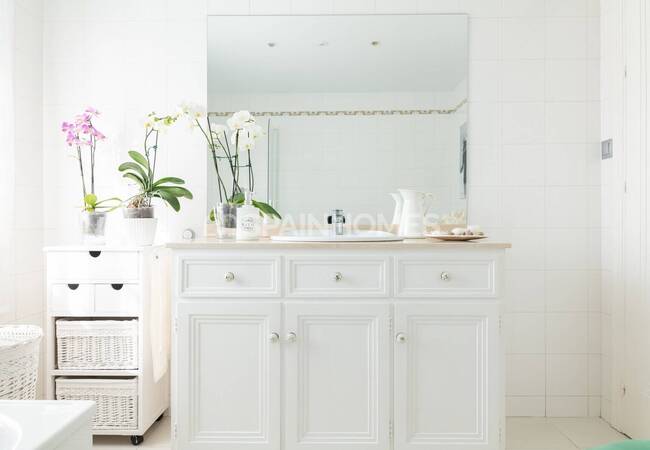 Marbella İspanya'da Kumlu Plajlara Yakın Doğa Manzaralı Villa