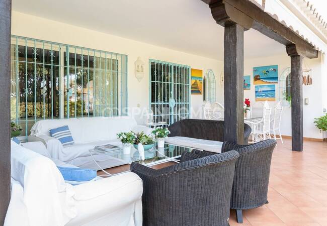 Marbella İspanya'da Kumlu Plajlara Yakın Doğa Manzaralı Villa