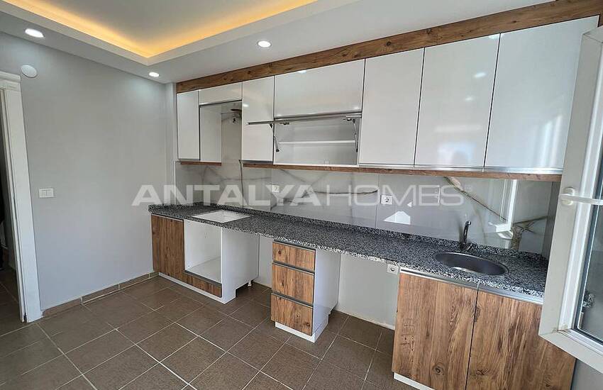 Ready to Move Apartment in Well-Kept Building in Antalya