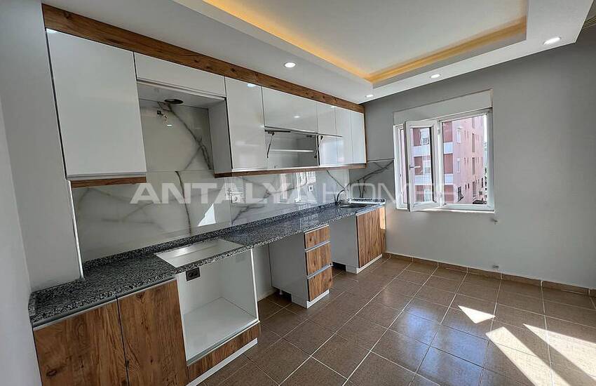 Ready to Move Apartment in Well-Kept Building in Antalya