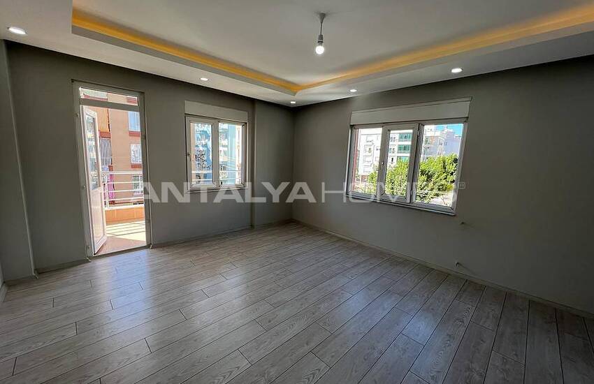 Ready to Move Apartment in Well-Kept Building in Antalya